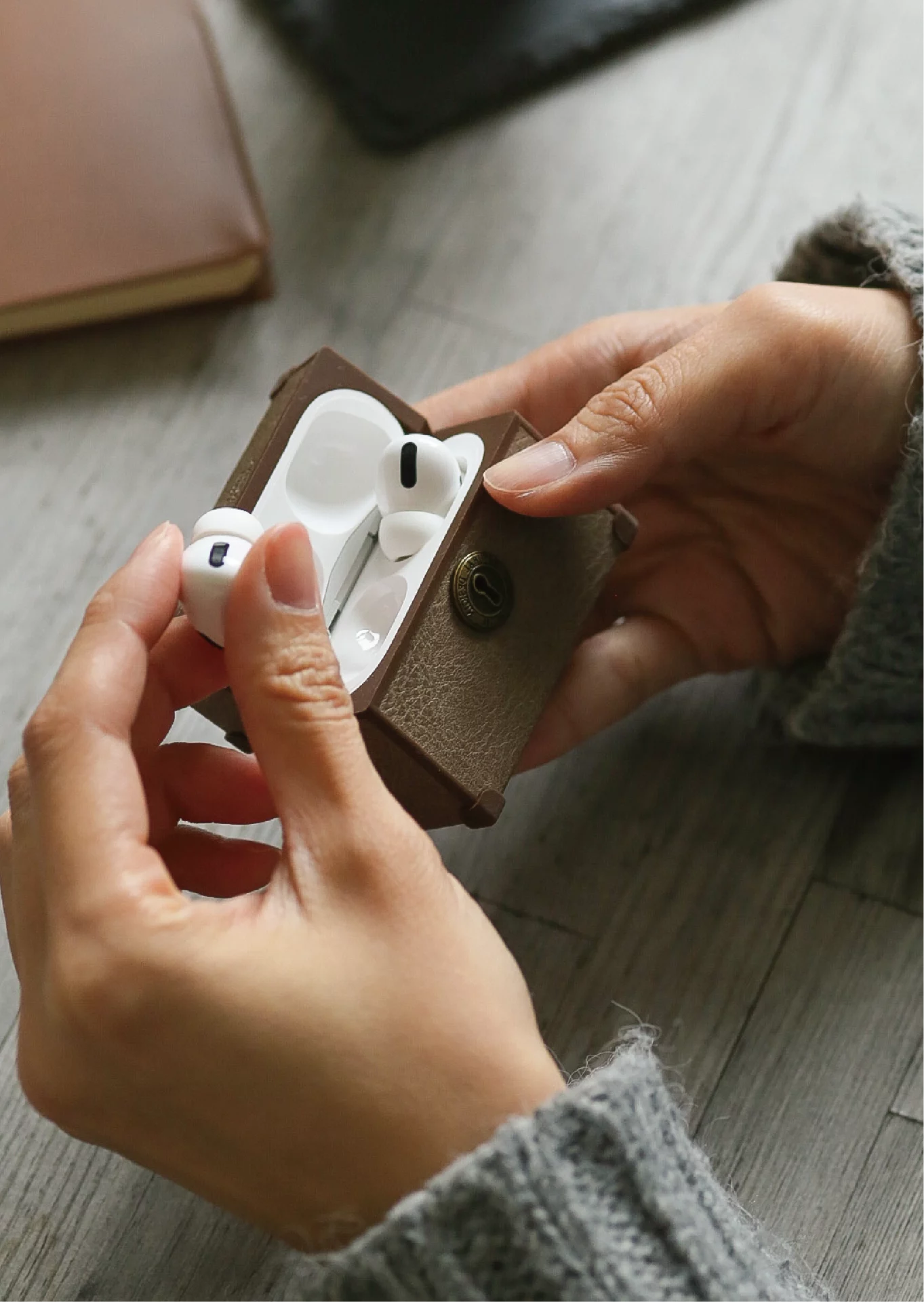 AirPods Pro専用ケース Emu-box｜レトロモダンデザイン＆120%楽しむ『遊べるケース』- NATURAL fun